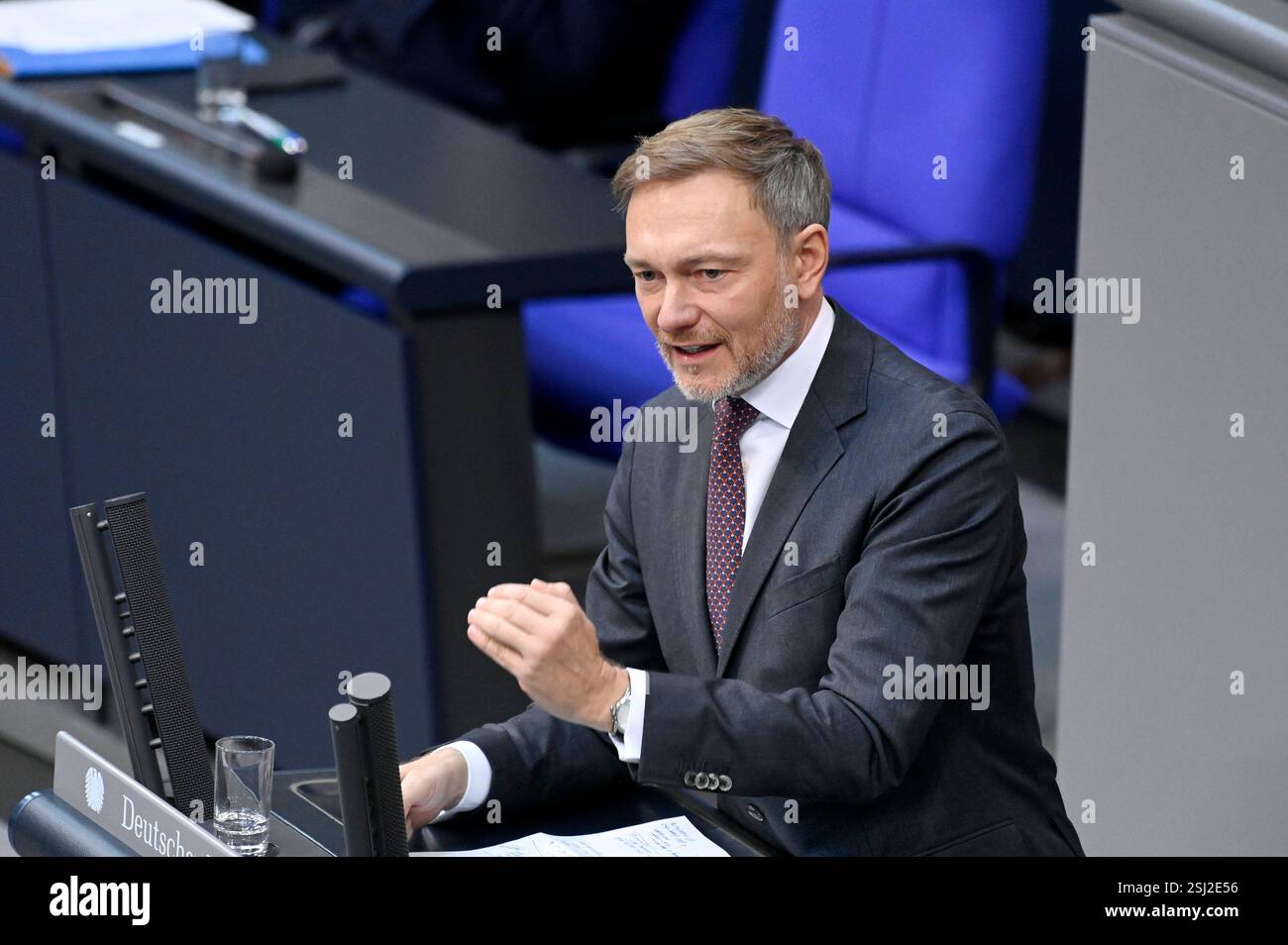 Christian Lindner in der 212. Sitzung des Deutschen Bundestages im ...