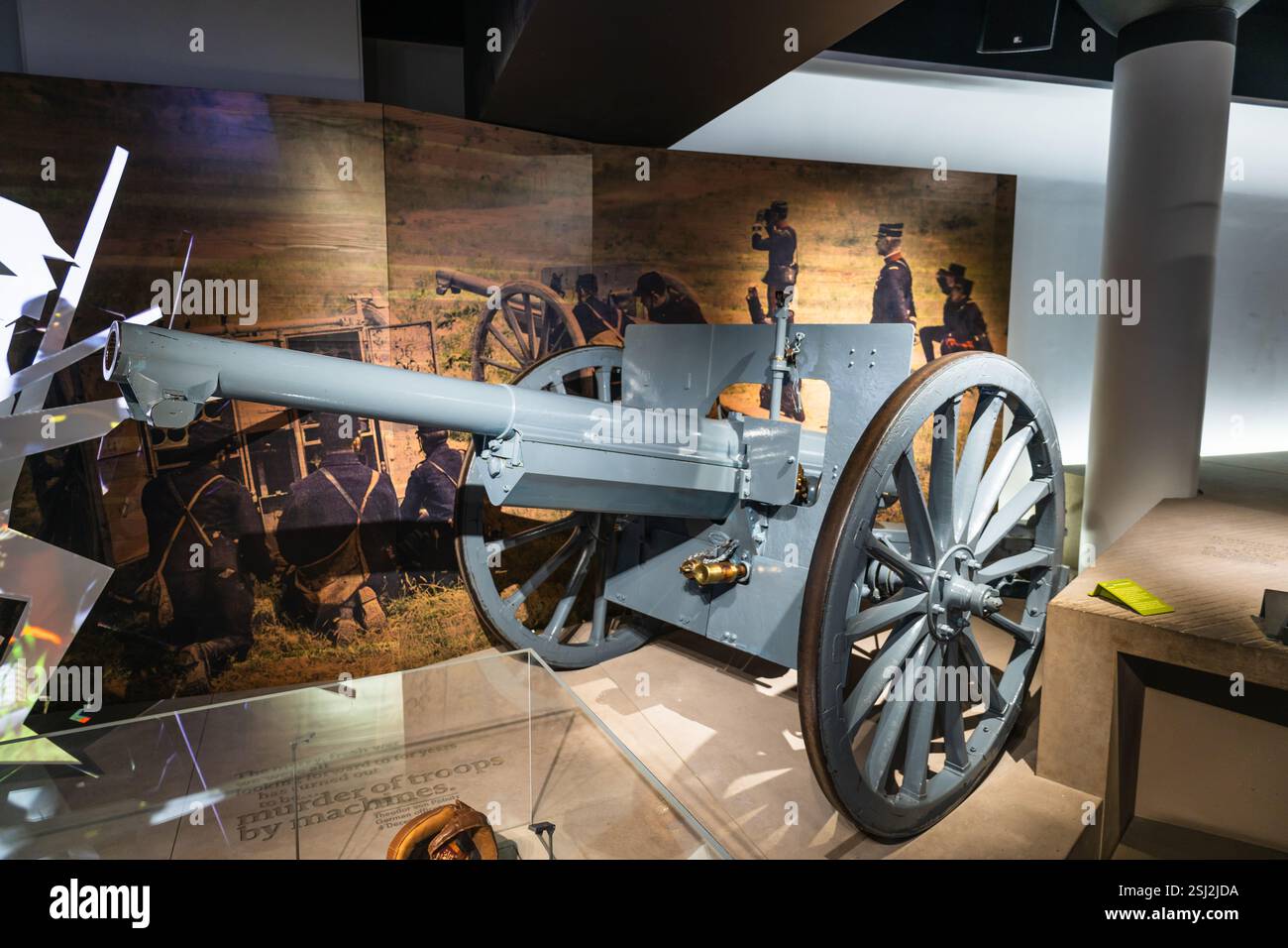 The French 75mm quick firing field gun, an iconic WWI artillery piece ...