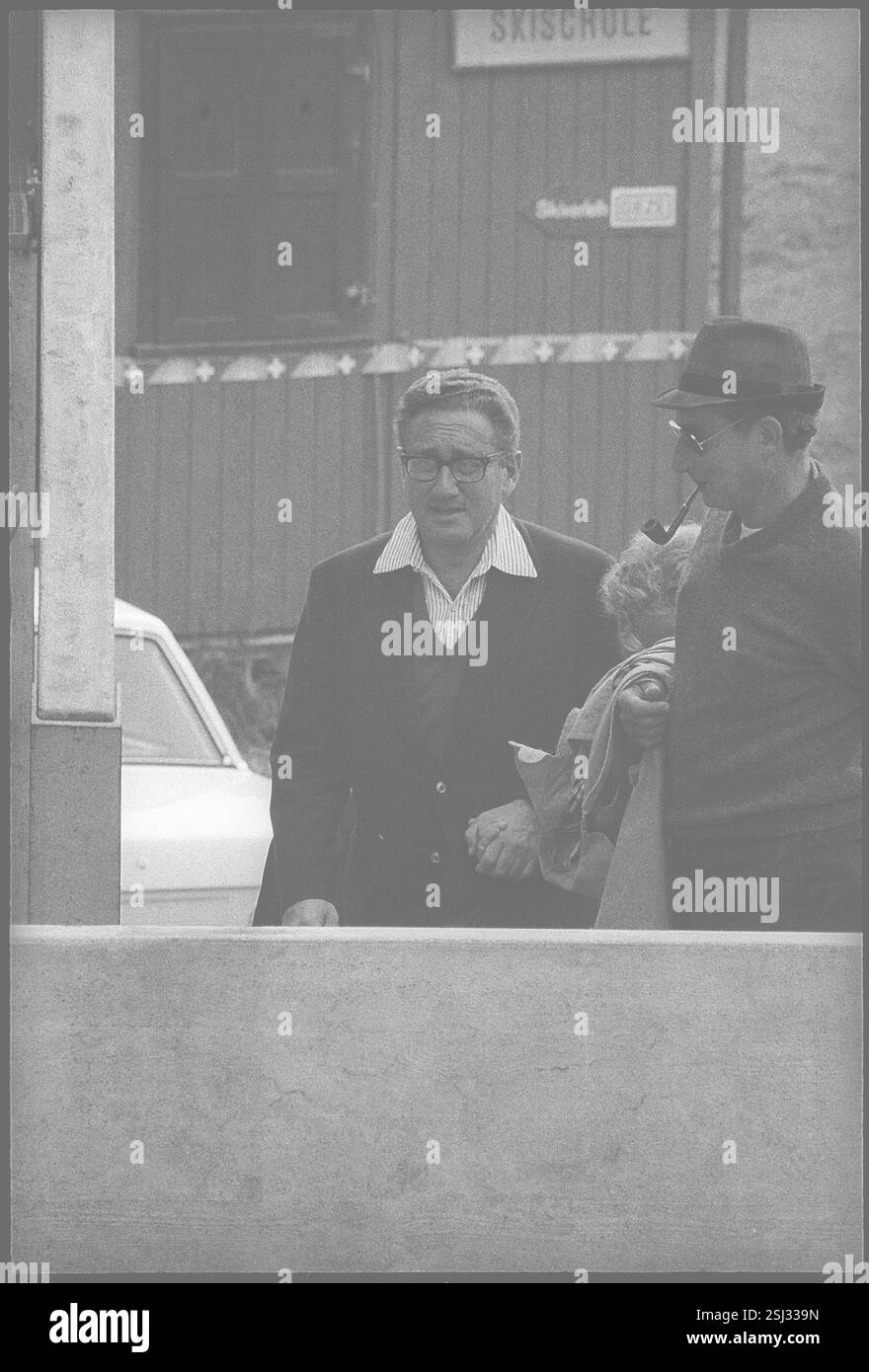 Henry Kissinger mit Sohn David und Gefolge in Flims 1972#Henry ...