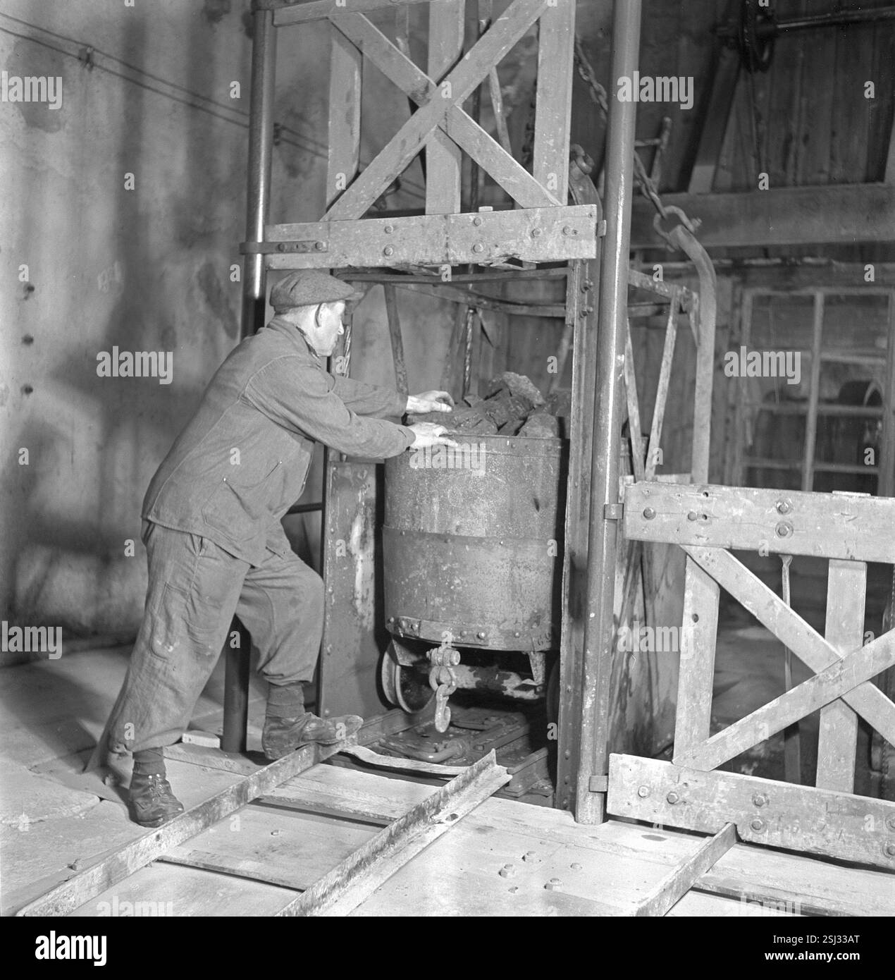 Working asphalt Black and White Stock Photos & Images - Alamy