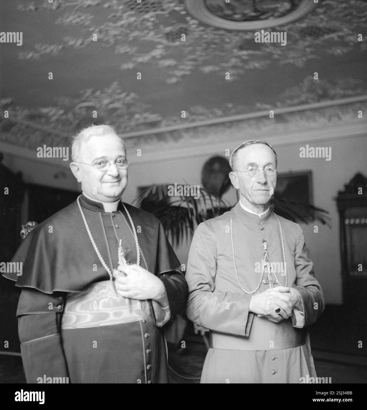 Monsignore Bernardini mit dem Bischof von Chur, Christian Caminada# ...