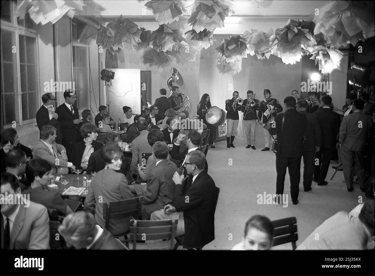 Geburtstagsparty der TV-Programmzeitschrift «Tele», 1967#Birthday party ...