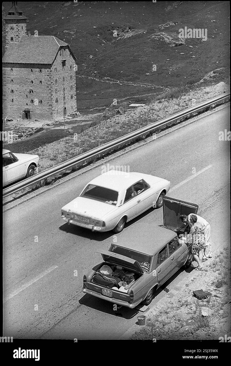 Autopanne auf der Simplon-Passstrasse 1971#Car breakdown on Simplon ...
