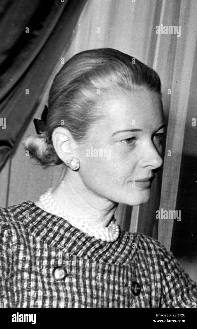 CZ Guest, Mode-Ikone und Kolumnistin, 50er Jahre#CZ Guest, fashion icon ...