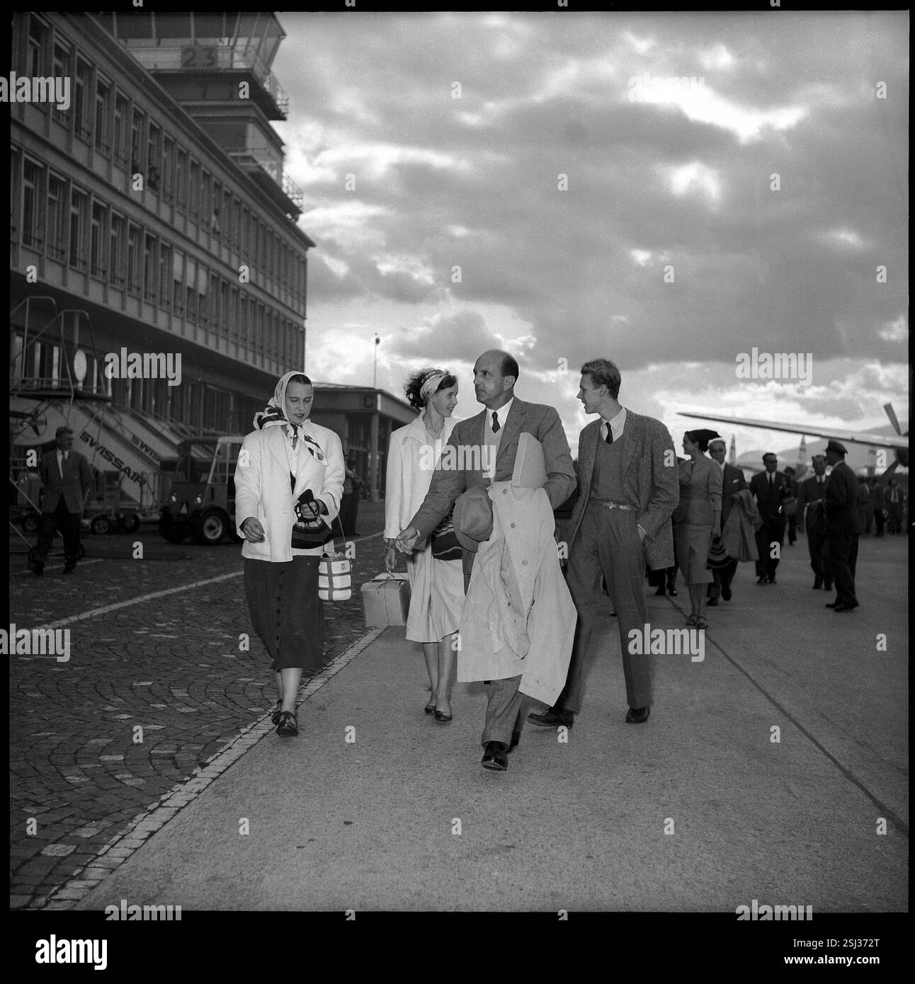 Ankunft von Exkönig Umberto II. von Italien und Familie in Genf, 1954# ...