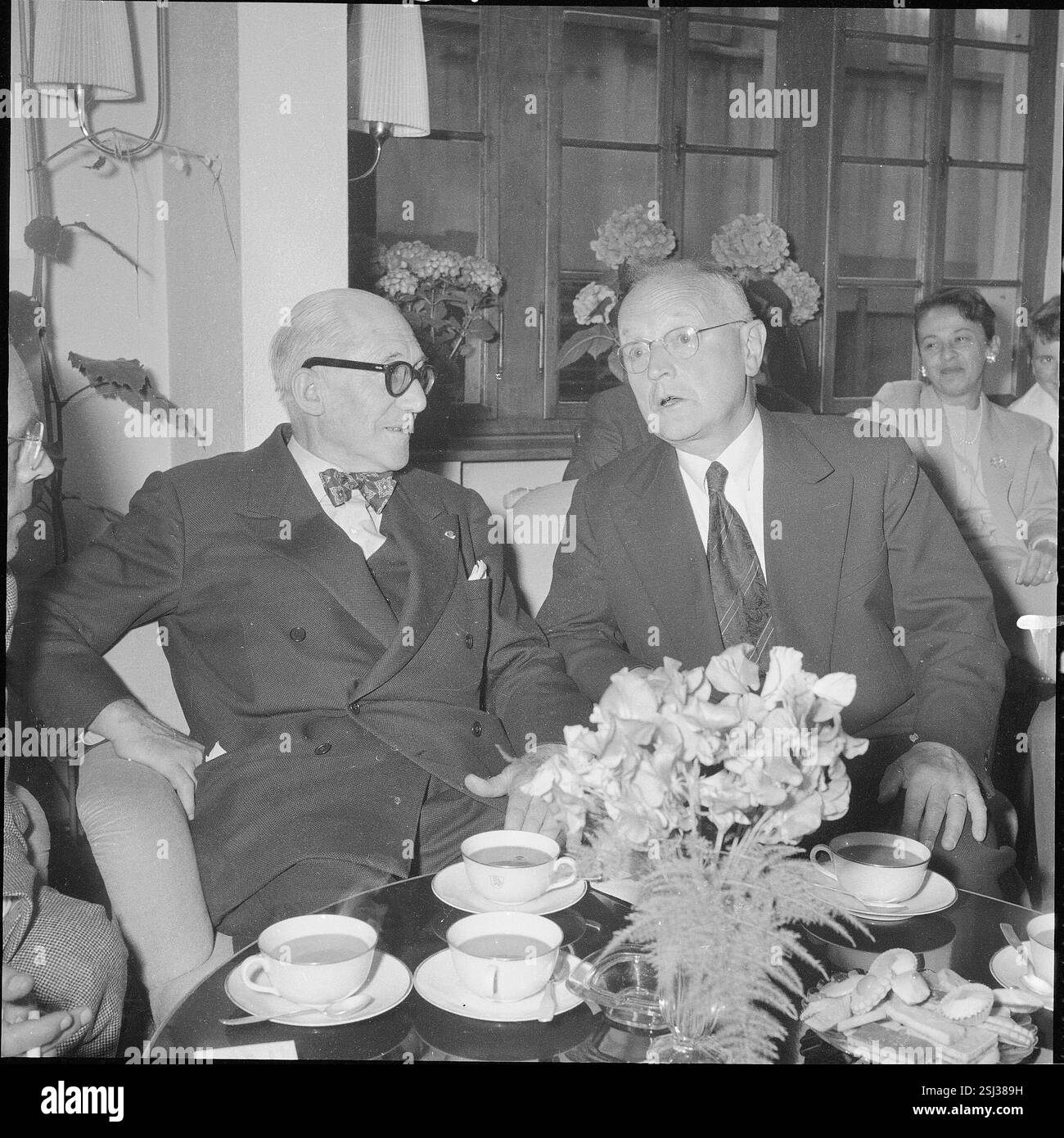 Le Corbusier im Gespräch mit Emil Landolt, Zürich 1957#Le Corbusier in ...