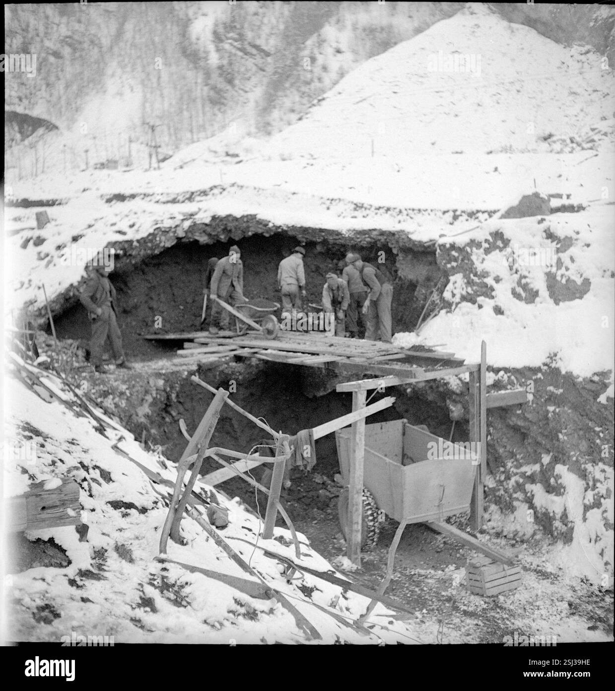 Aufräumarbeit nach Explosion in Mitholz 1948#Clearing work after ...