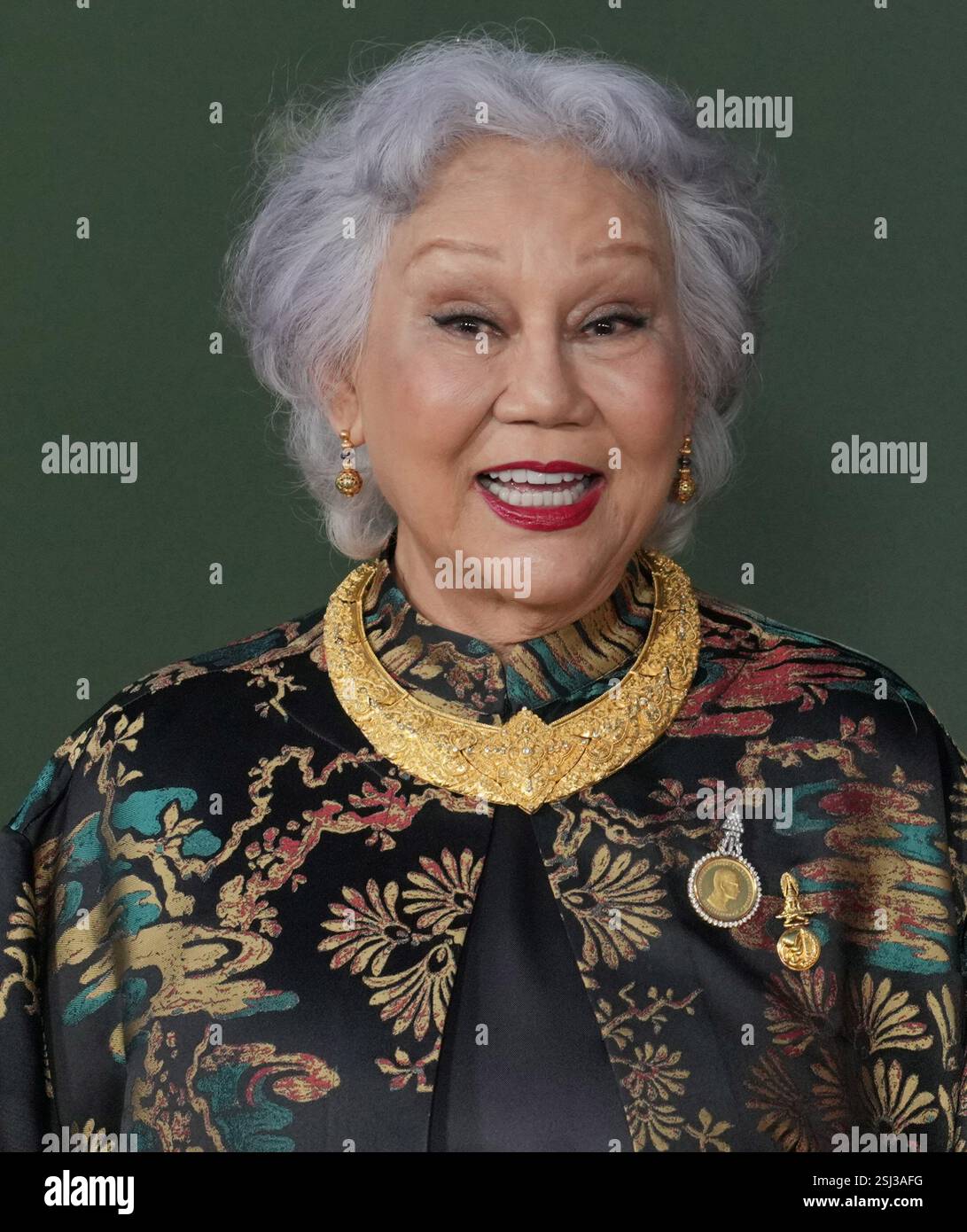 Los Angeles, USA. 10th Feb, 2025. Lek Patravadi arrives at the HBO ...