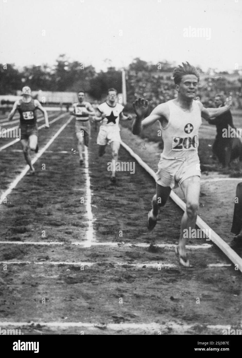800m-Rennen im Colombes-Stadion 1928: der Schweizer Paul Martin siegt ...