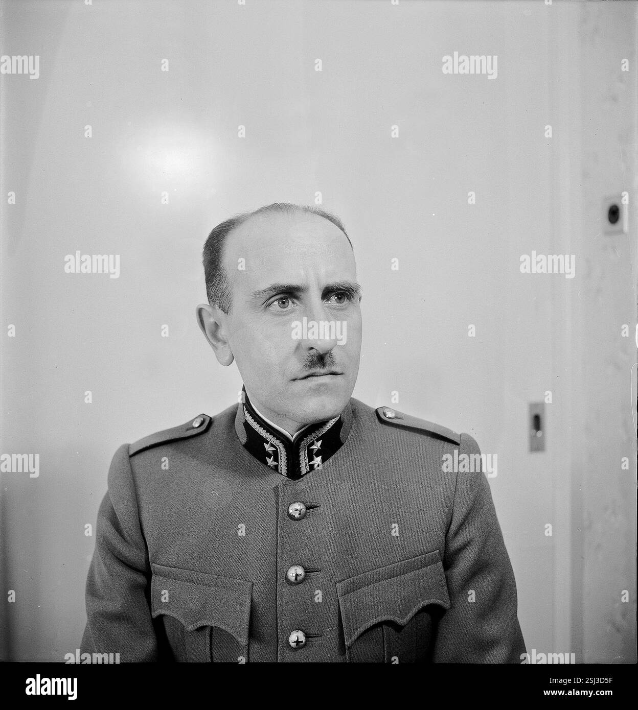 Oberstbrigadier Charles Daniel um 1956#Colonel brigadier Charles Daniel ...