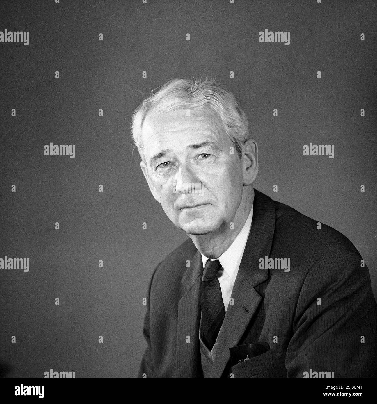 Prof. Dr. Walter Hofer, Historiker#Prof. Dr. Walter Hofer, Historian ...