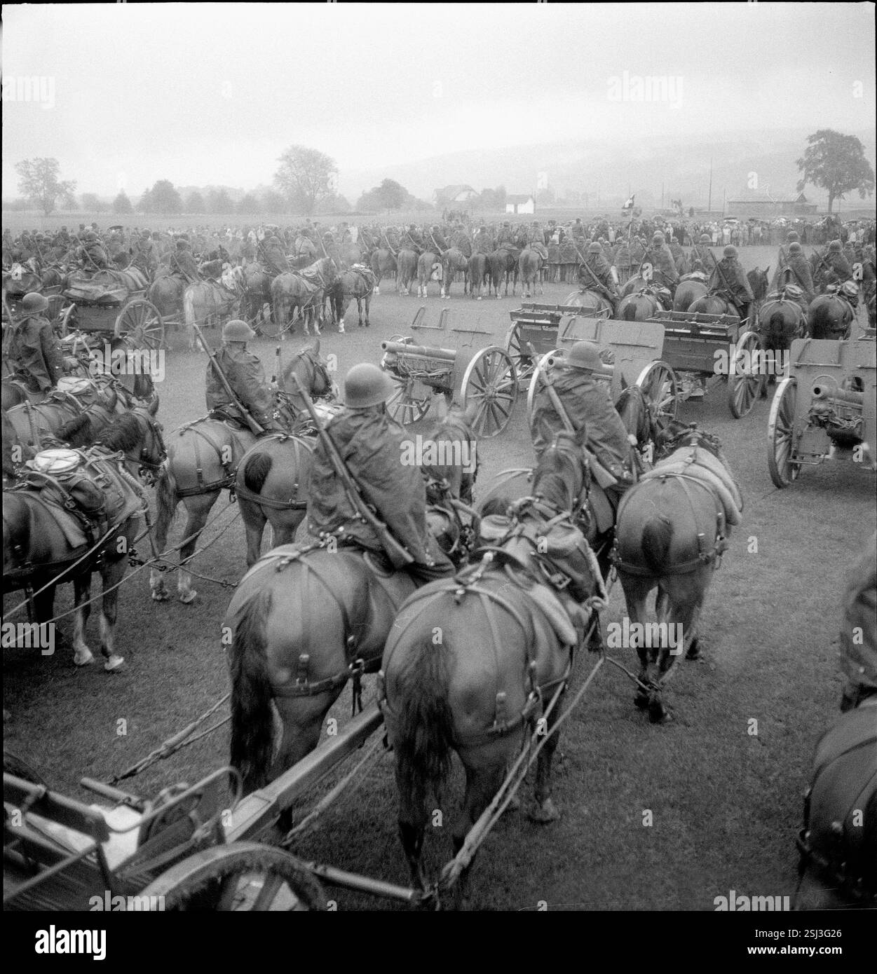 Defilee der Thurgauischen Feldartillerie Abt. 21, Frauenfeld 1949# ...