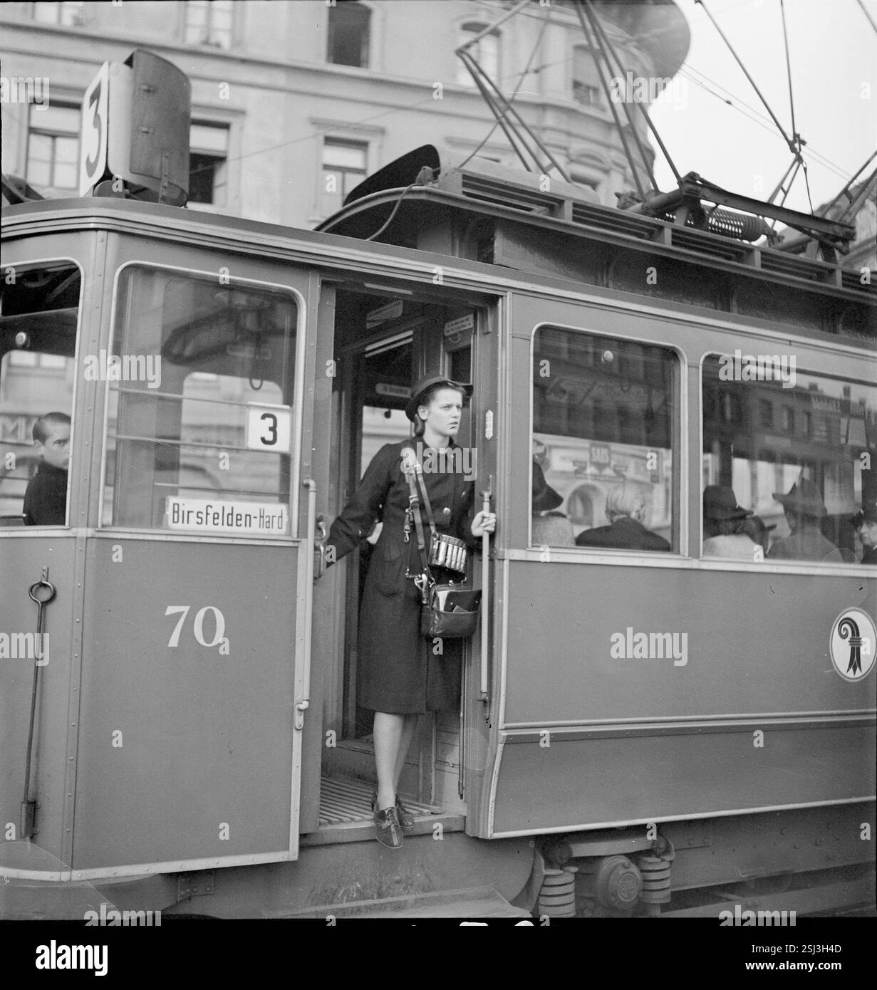 Frauen im Zweiten Weltkrieg; Tram-Billetteuse, Kondukteurin; 1942#Women ...
