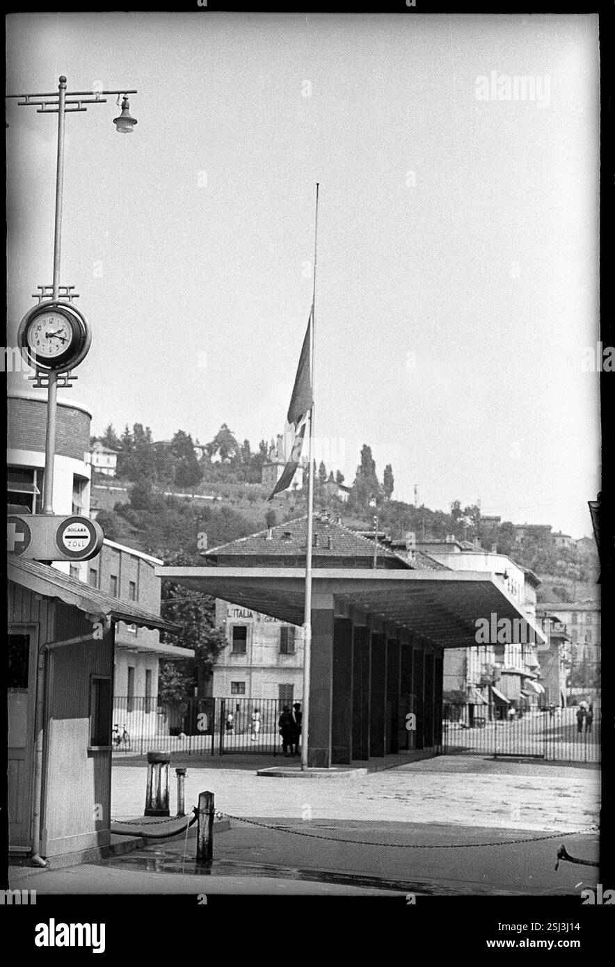 WK 2: Landesgrenze Chiasso, 1943#WW 2: border in Chiasso, 1943 Stock ...