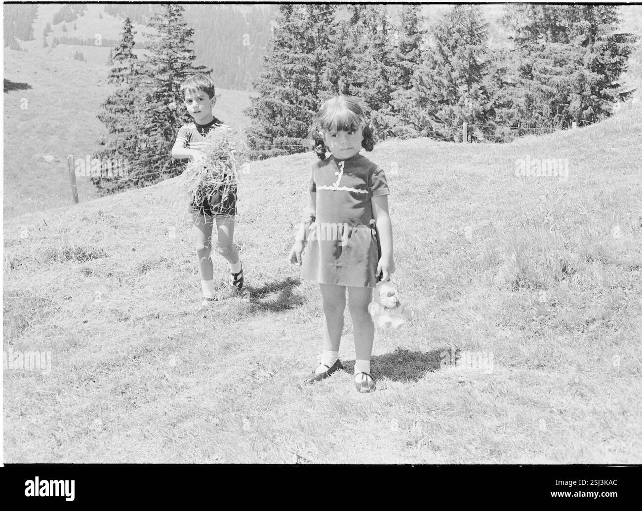 Reza Cyrus und Farahnaz Pahlavi von Persien in den Ferien in Gstaad ...