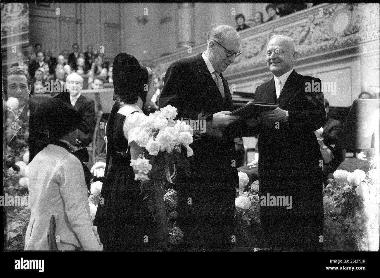 Robert Blum, Dirigent und Emil Landolt, Stadtpräsident 1960#Robert Blum ...