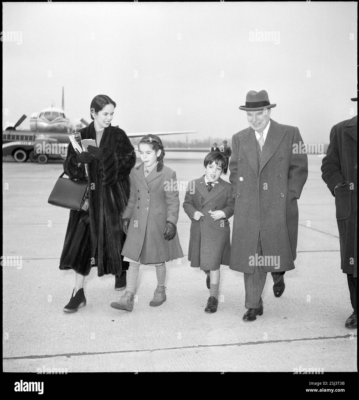 Charlie Chaplin mit seiner Familie in der Schweiz, 1952#Charlie Chaplin ...