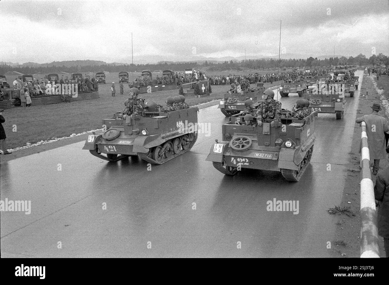 Defilee des 8. Panzerregiments, Thun 1963#Military parade of the 8th ...