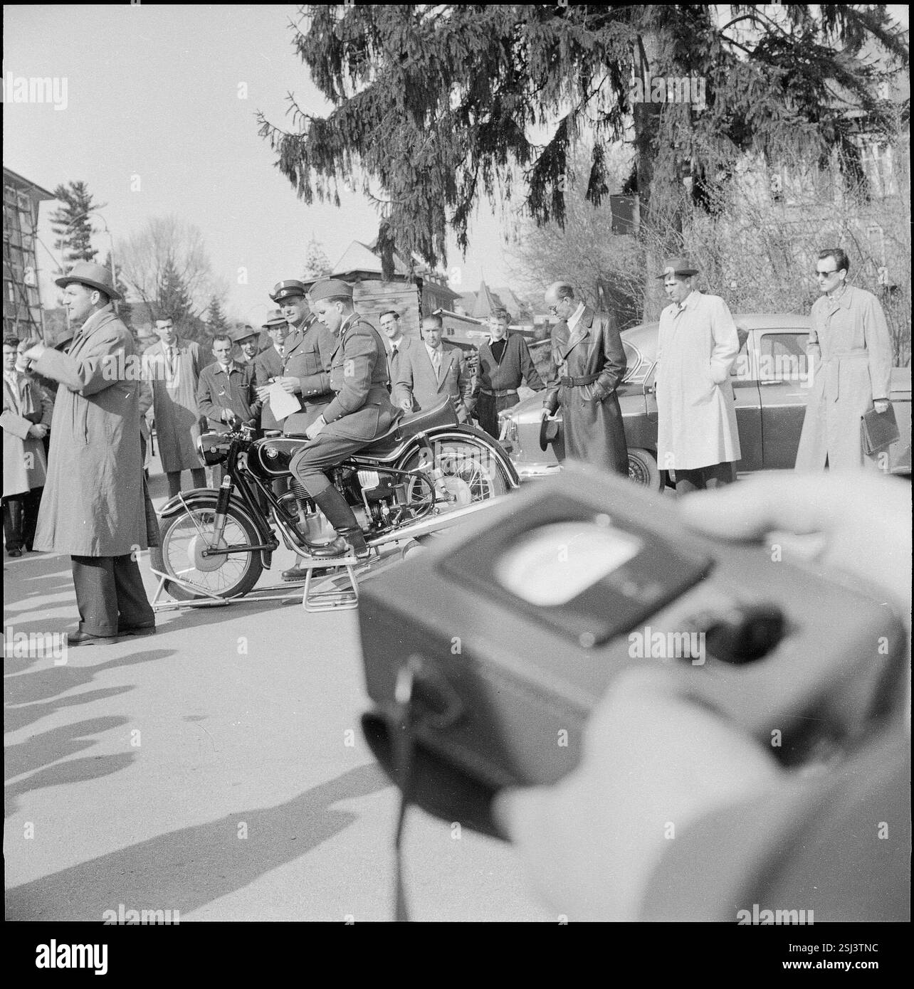Lärmmessung bei Lärmdemonstration in Bern 1958#Noise level measuring at ...