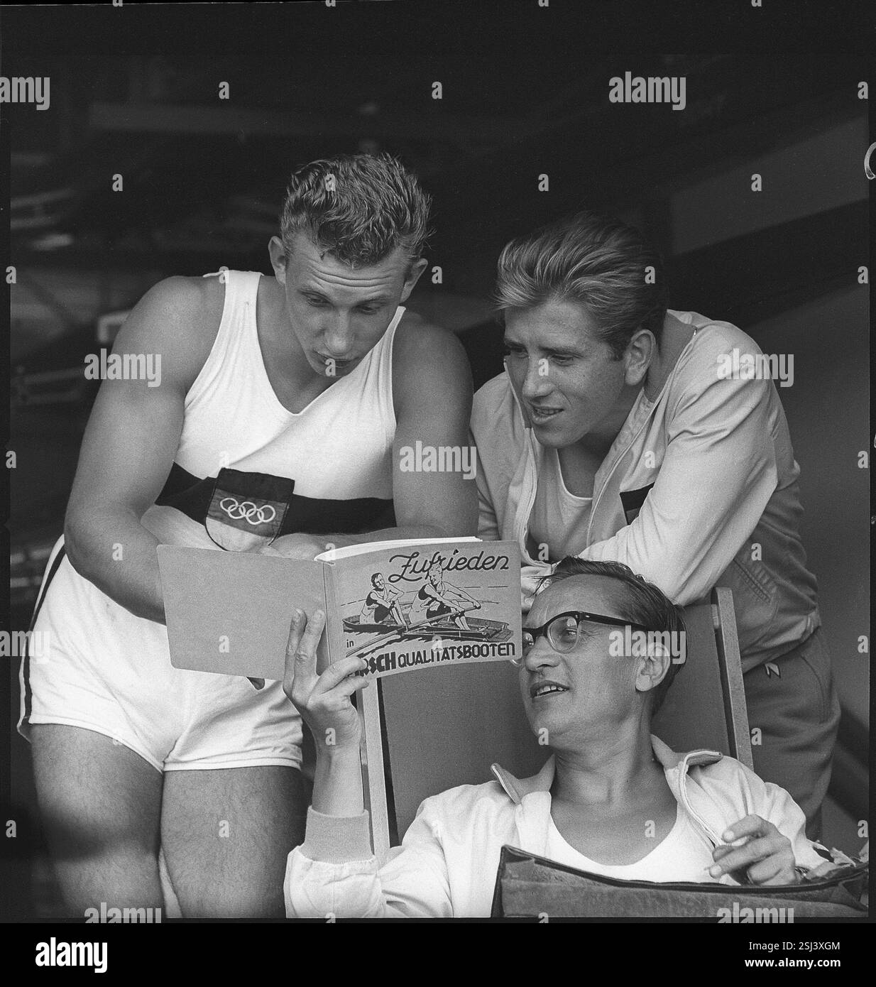 Olympische Spiele Rom 1960: Deutsche Ruderer mit Boots-Katalog#Olympic ...