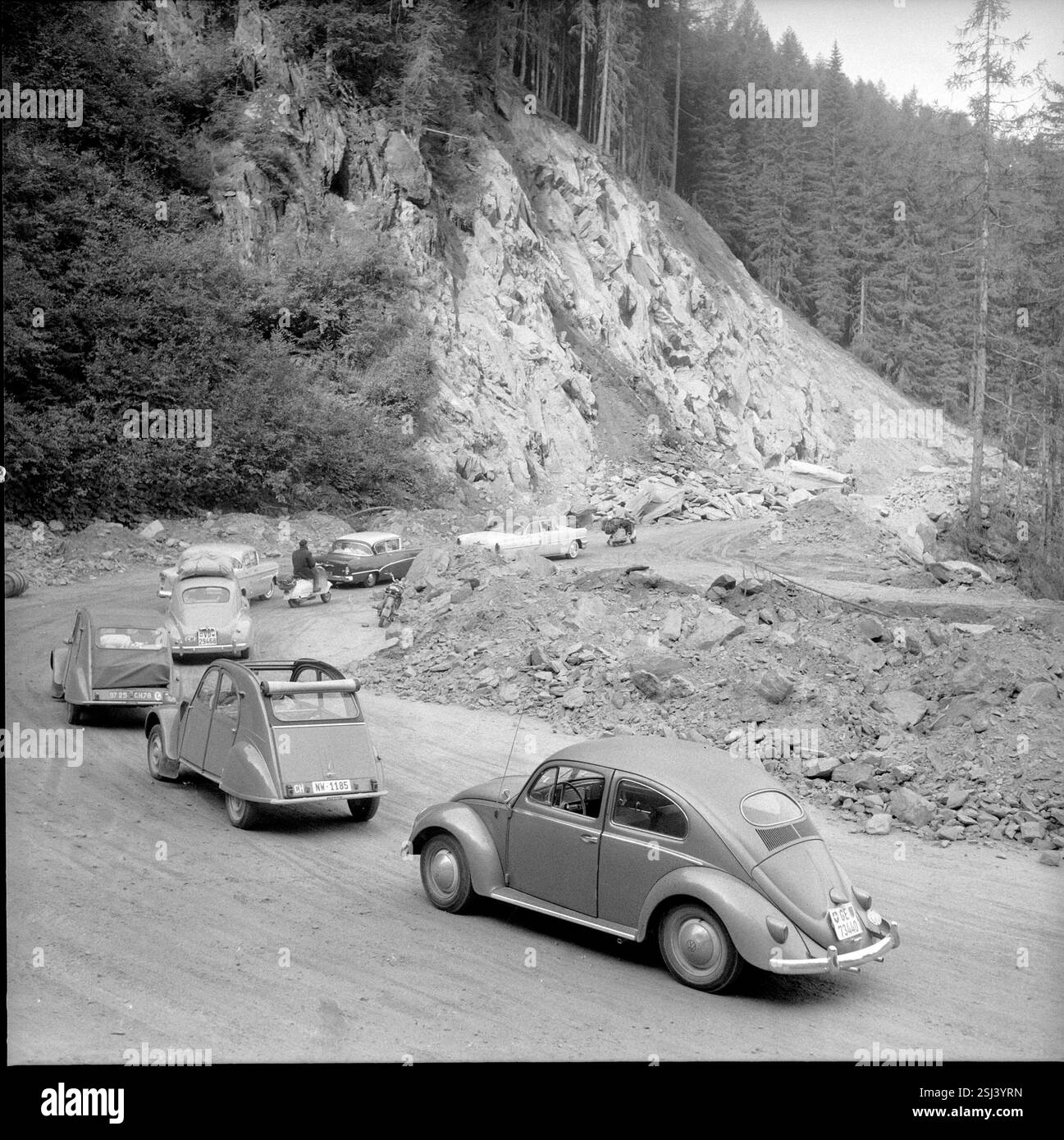 Autos auf der Simplon-Passstrasse 1959#Cars on Simplon pass road 1959 ...