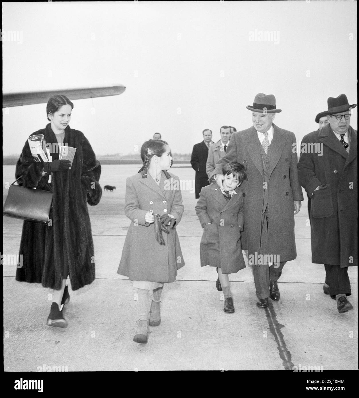 Charlie Chaplin mit seiner Familie in der Schweiz, 1952#Charlie Chaplin ...