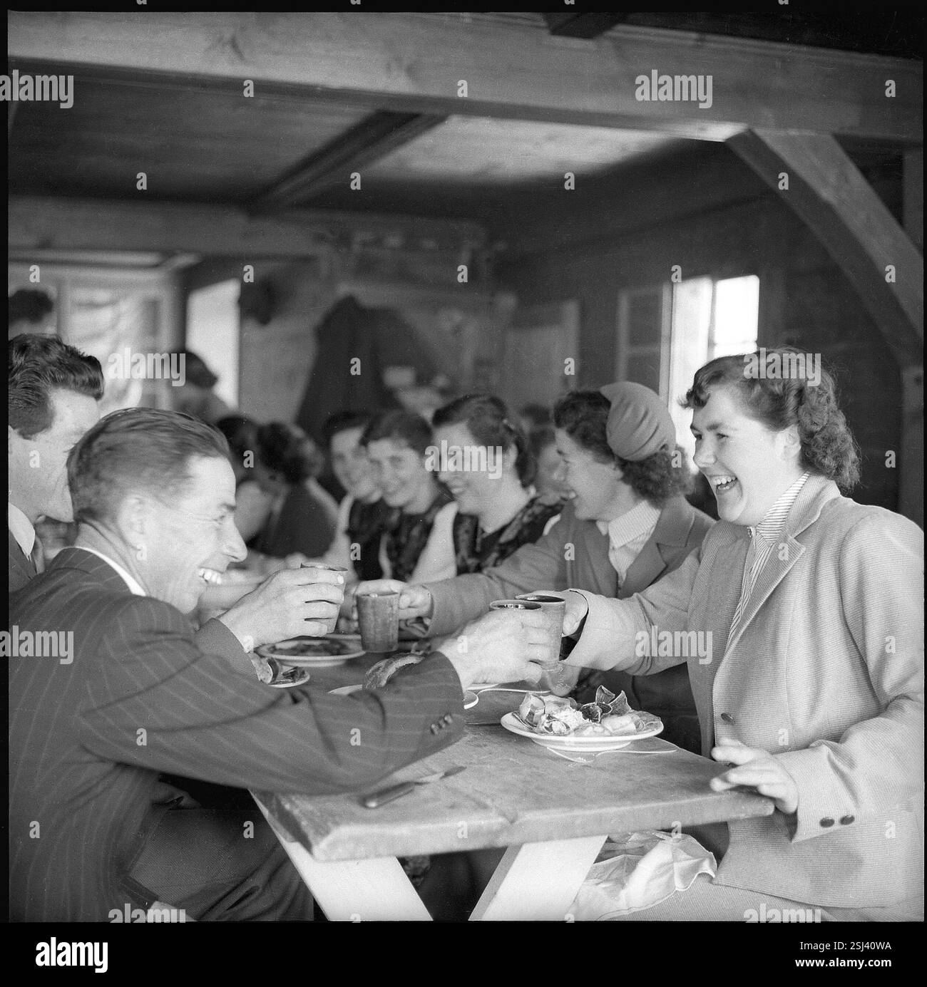 Menschen im Restaurant, 1955#People in the restaurant, 1955 Stock Photo ...