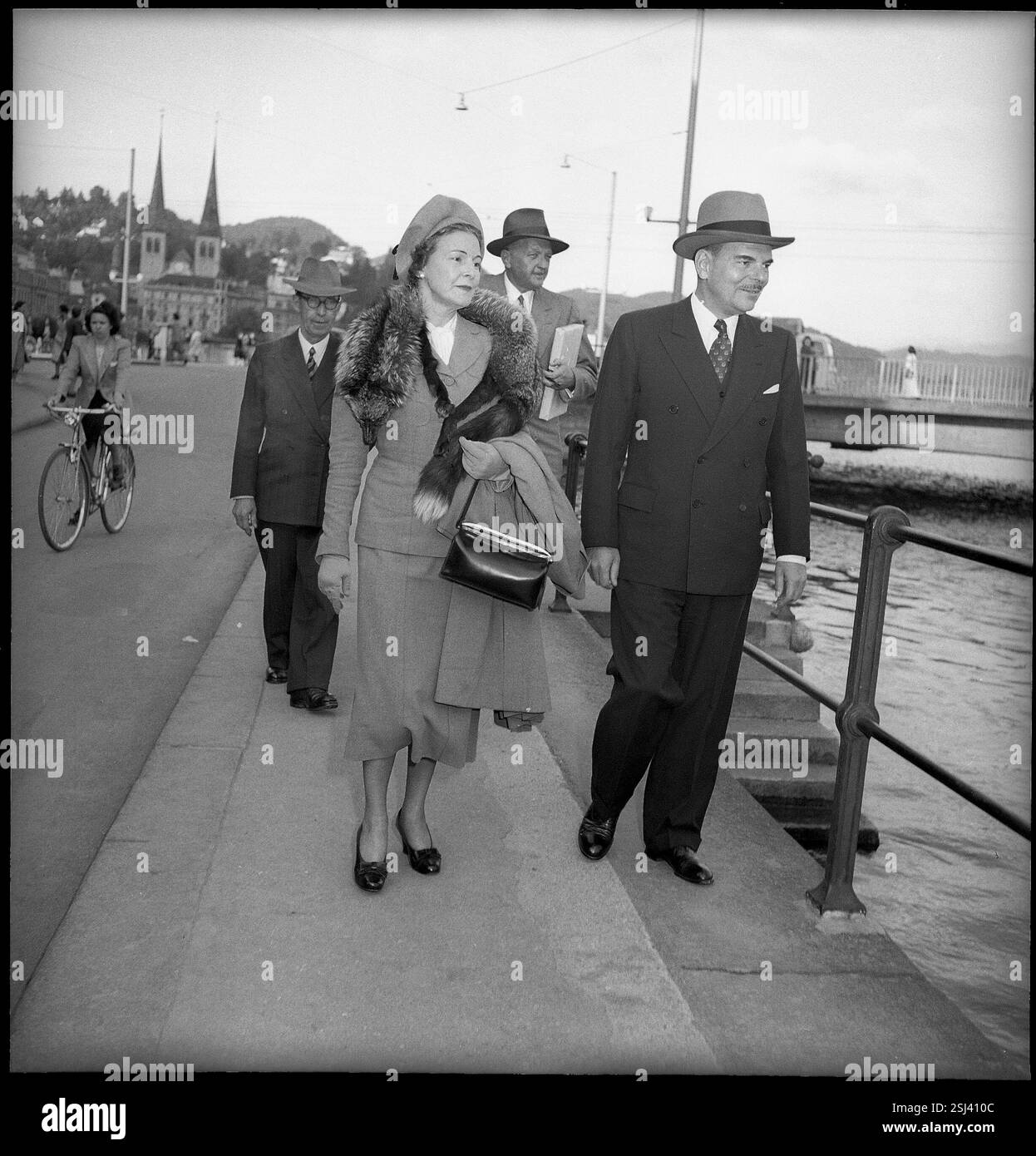 Thomas E. Dewey und seine Ehefrau in Luzern, 1949#Thomas E. Dewey and ...