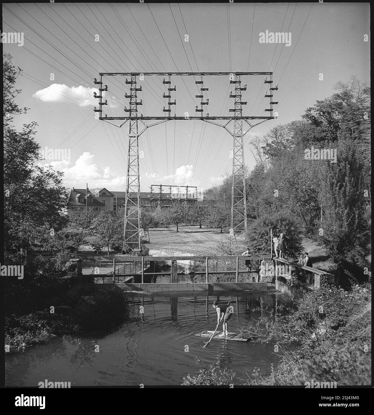 Hochspannungsleitung beim Kraftwerk Wildegg 1946#High tension line at ...