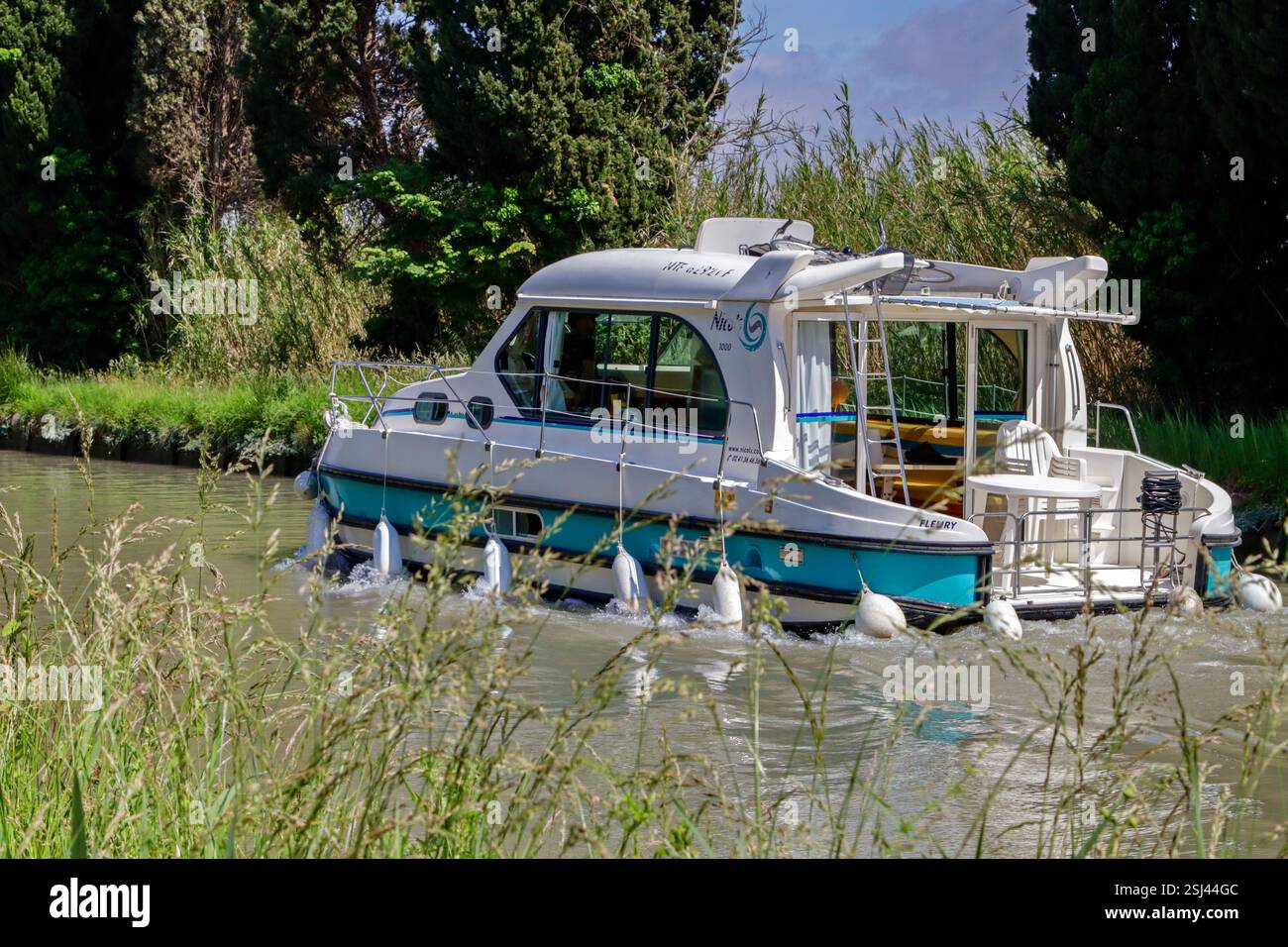 Navigation on the Canal du Midi between the 9 locks of Fonseranes and ...