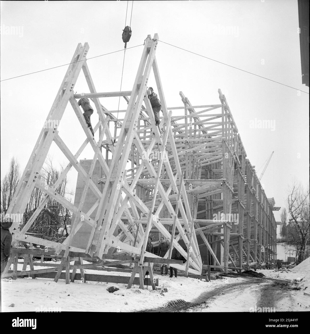 Bern, Bau der Monbijoubrücke; Baugerüst; Lehrgerüst; 1960#berne ...