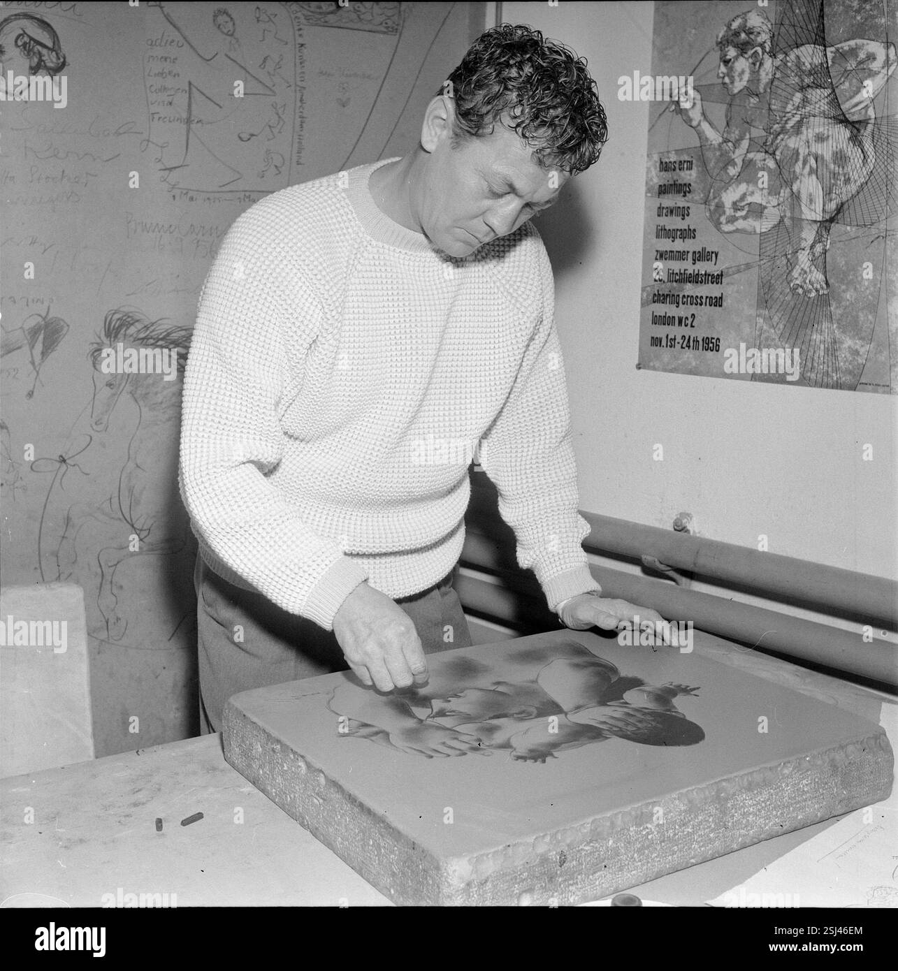Hans Erni arbeitet an einer Lithographie, Zürich 1957#Hans Erni working ...