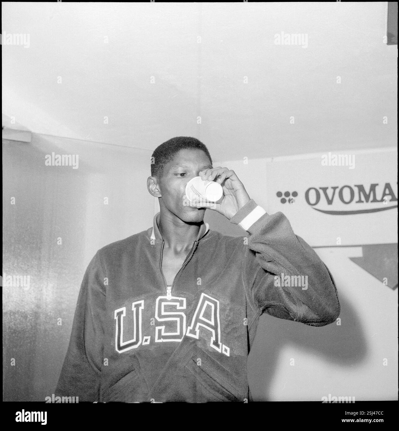 Rom 1960: Otis Davis mit Ovomaltine#Rome 1960: Otis Davis with ...