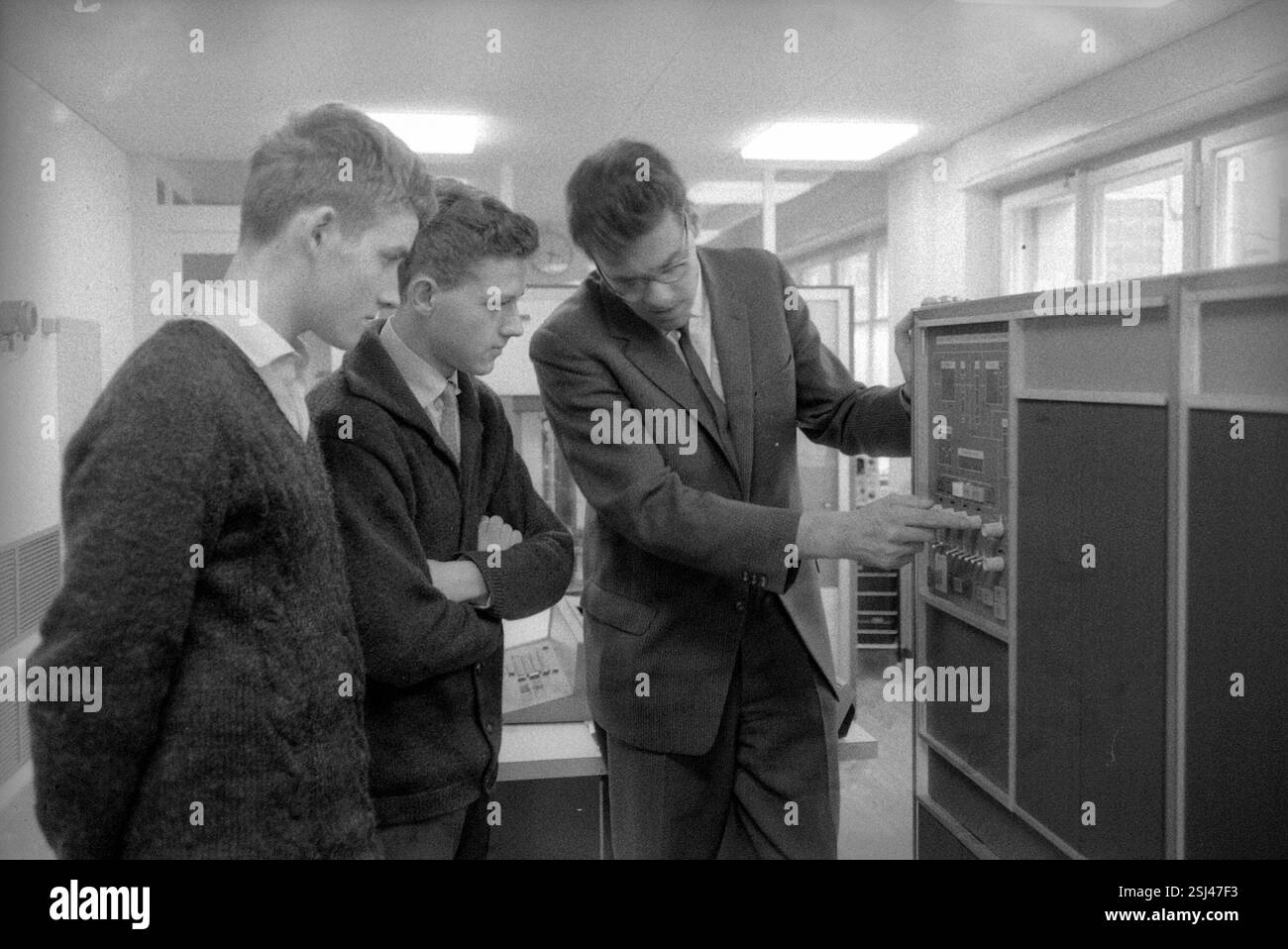 Lehrlinge, Datenverarbeitung, Lochkarten-Operateur; 1964#Apprentices ...