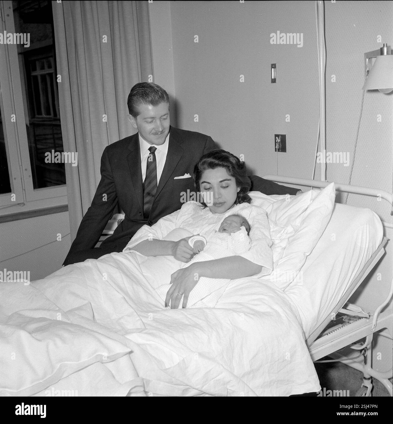 Prinzessin Fatemeh Pahlavi von Persien bringt in Zürich einen Sohn zur ...