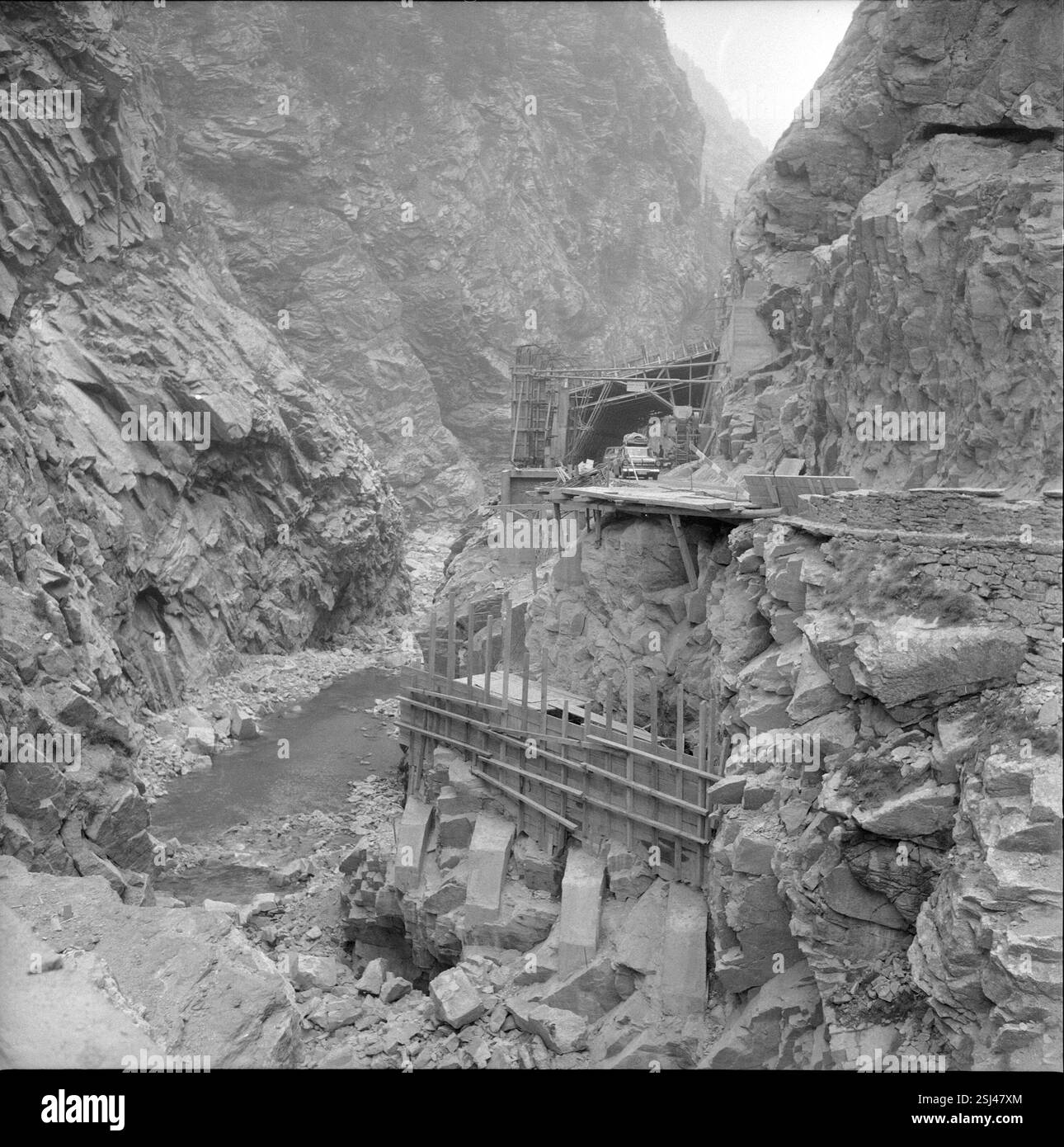 Simplon-Passstrasse im Bau 1959#Simplon pass road under construction ...