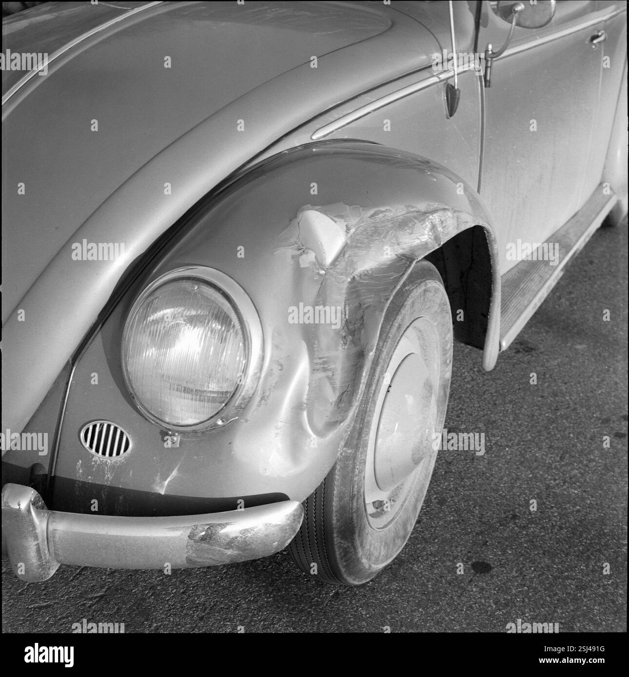VW Käfer, Blechschaden, Delle in Kotflügel; 1959#Volkswagen, Beetle ...