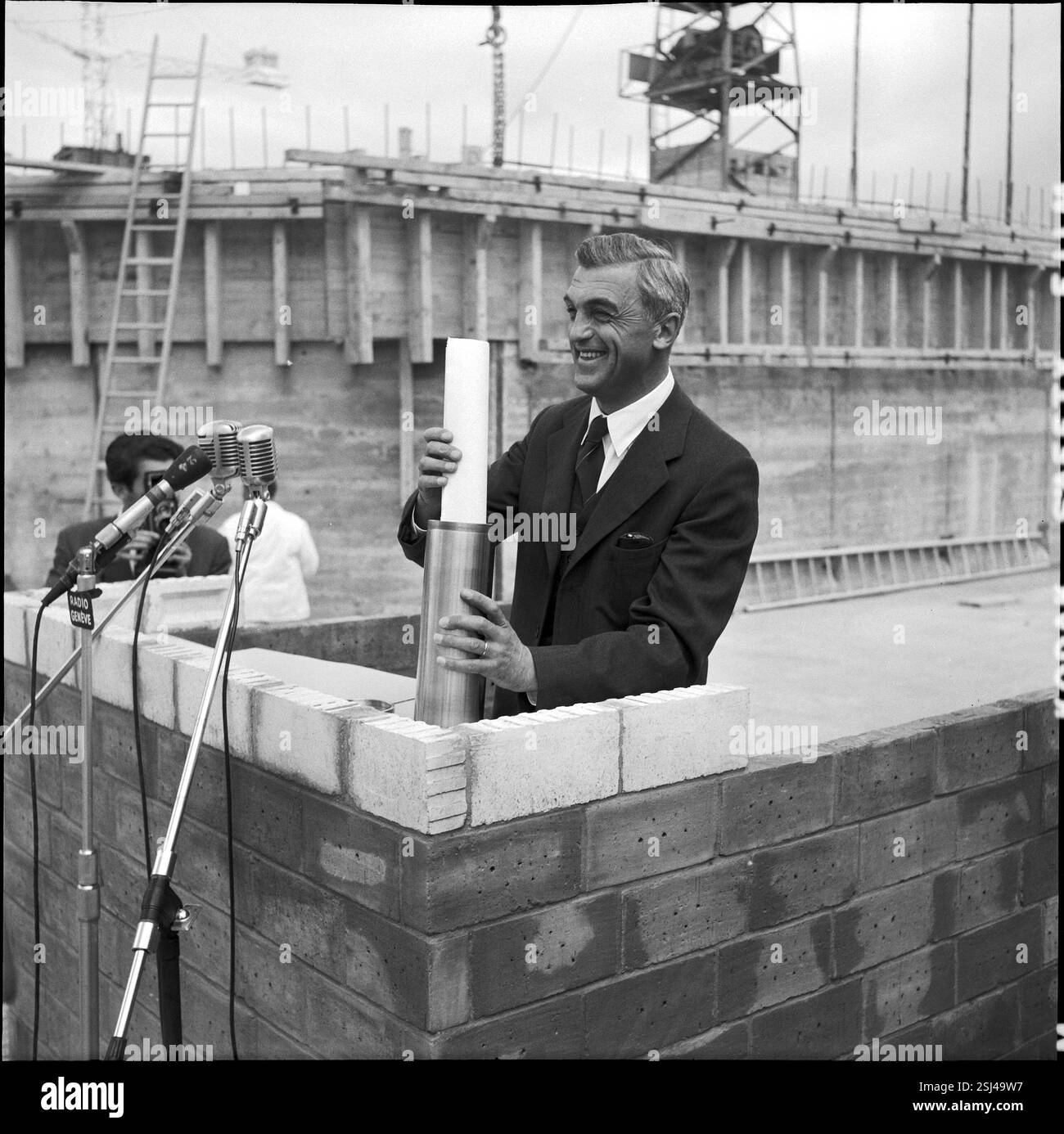 Felix Bloch bei der Grundsteinlegung des CERN in Meyrin 1955#Felix ...