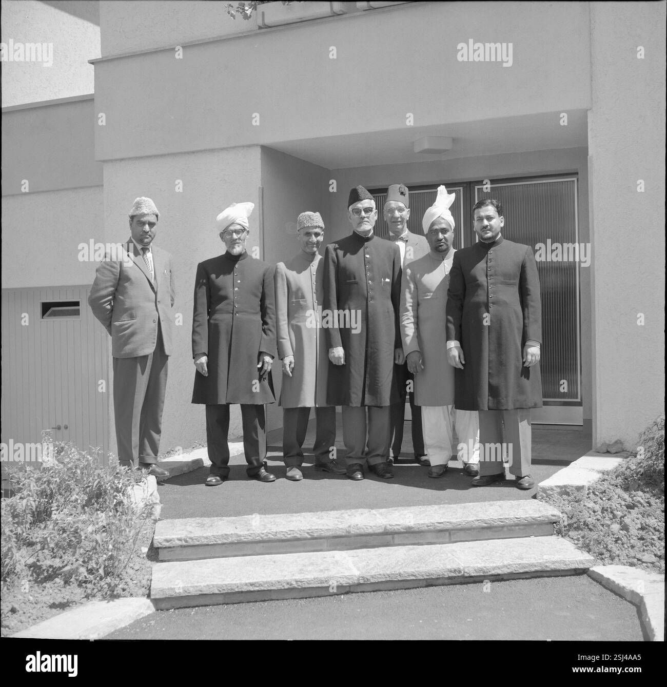 Pakistanische Prominenz bei Eröffnung der Mahmud Moschee Zürich 1963# ...