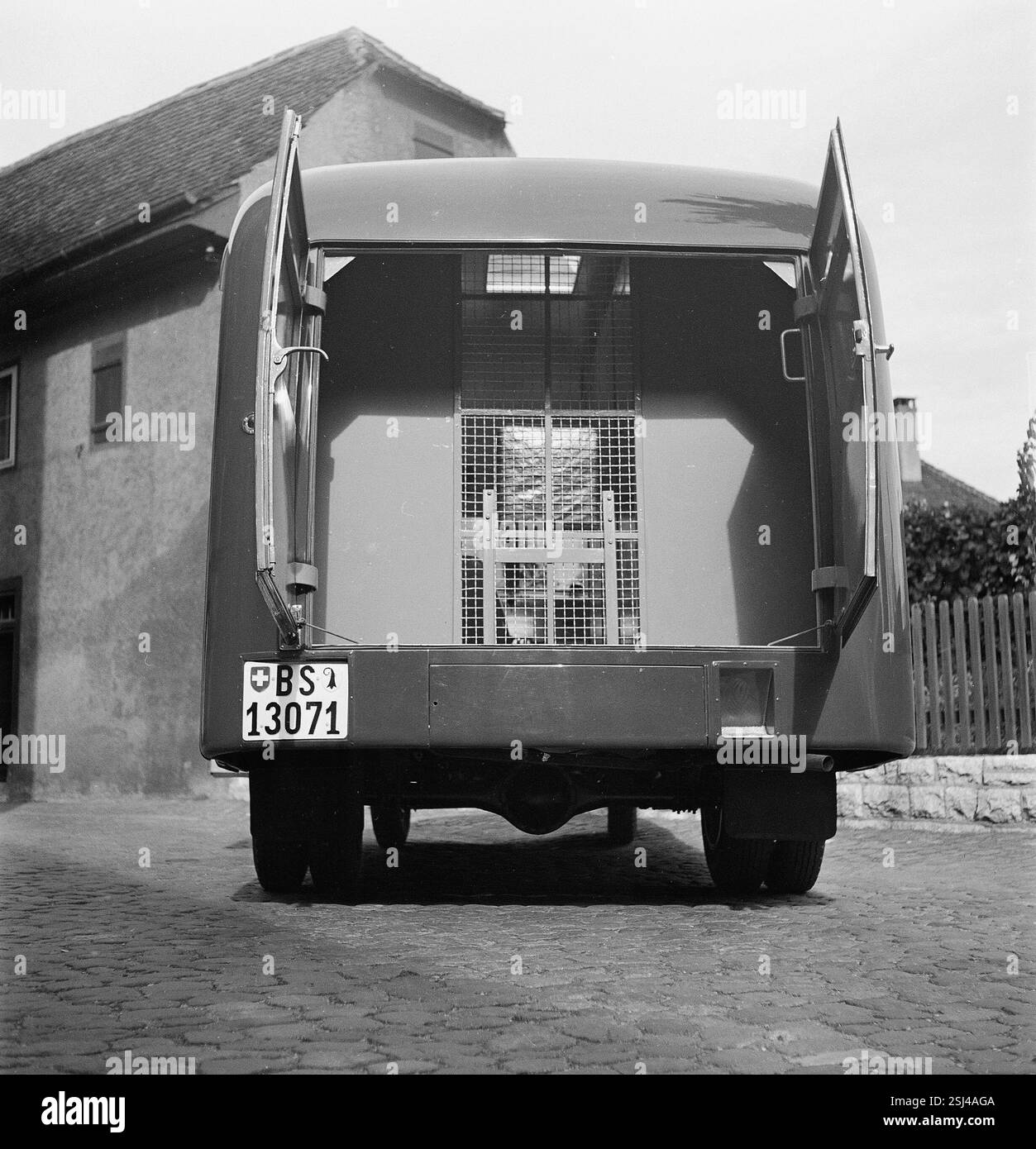 Gefängniswagen, 1949#Prison Car, 1949 Stock Photo - Alamy