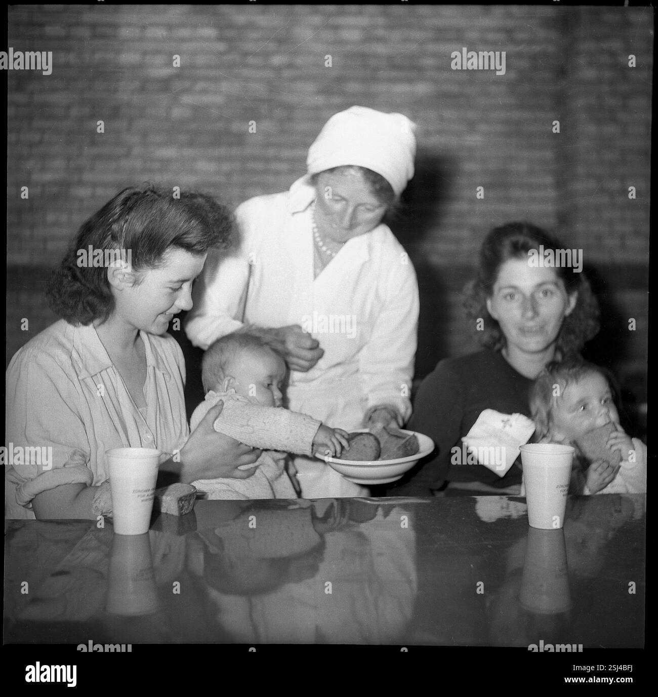 WK 2: Französische Kinder im Auffanglager, Zürich 1944#WW 2: french ...