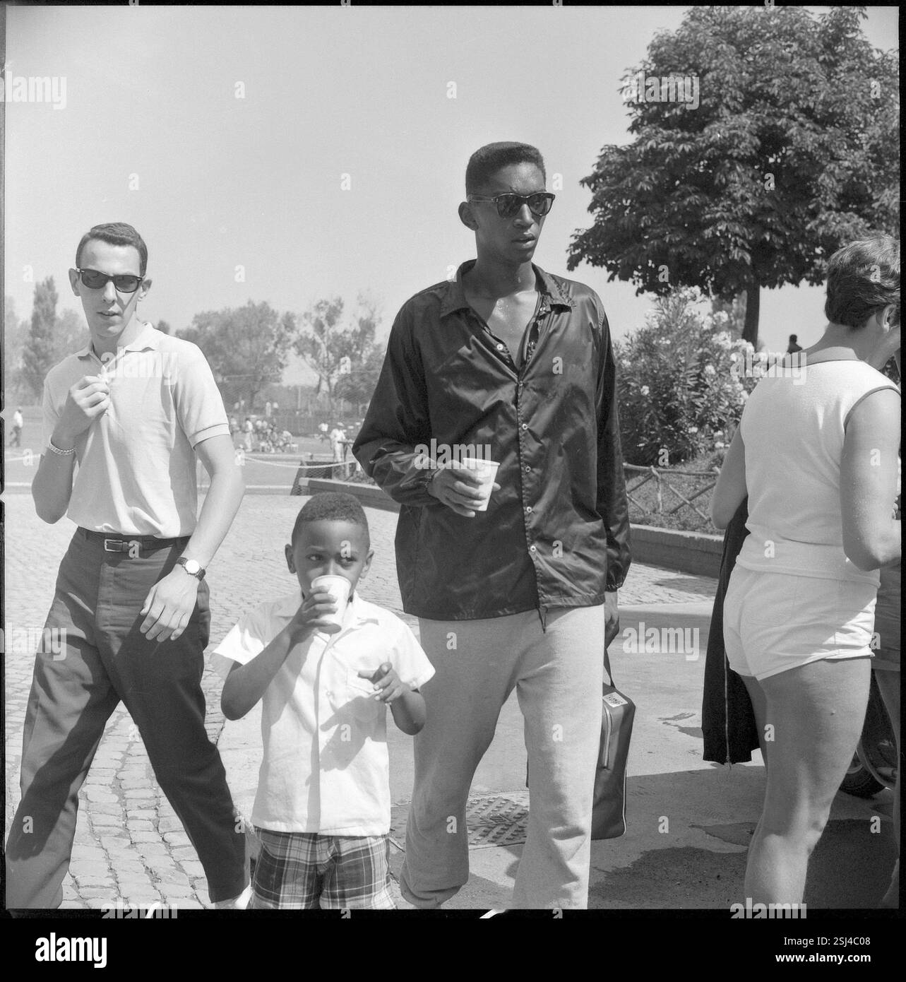 Rom 1960: Weltrekordsmann John Thomas und sein Sohn#Rome 1960: world ...