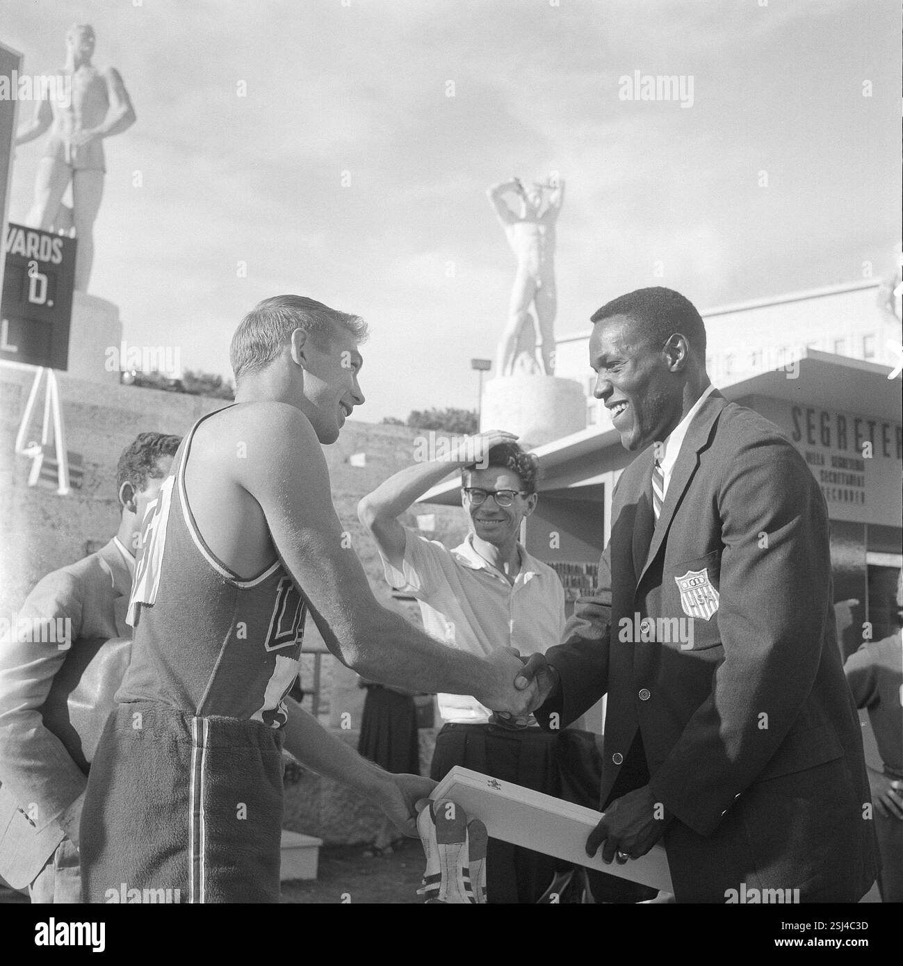 Rafer johnson 1960 olympic hi-res stock photography and images - Alamy