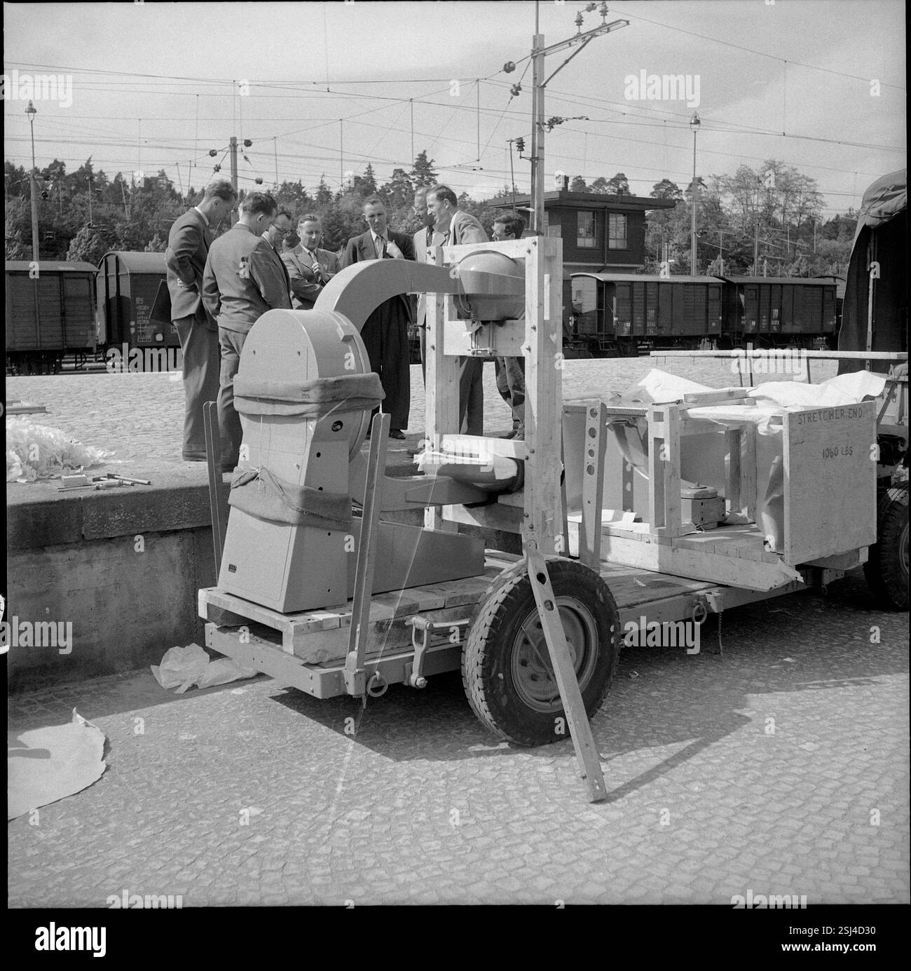 Kobalt 60 Bestrahlungsapparat auf dem Bahnhof Thun 1956#Cobalt 60 ...