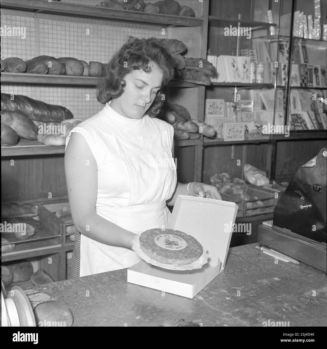 SAFFA 1958: "Saffa-Torte" #SAFFA 1958: "Saffa cake Stock Photo - Alamy