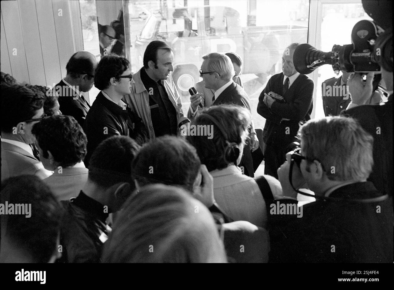 Jacques Pilet und Jean Martel zurück aus Amman, 1970#Jacques Pilet and ...
