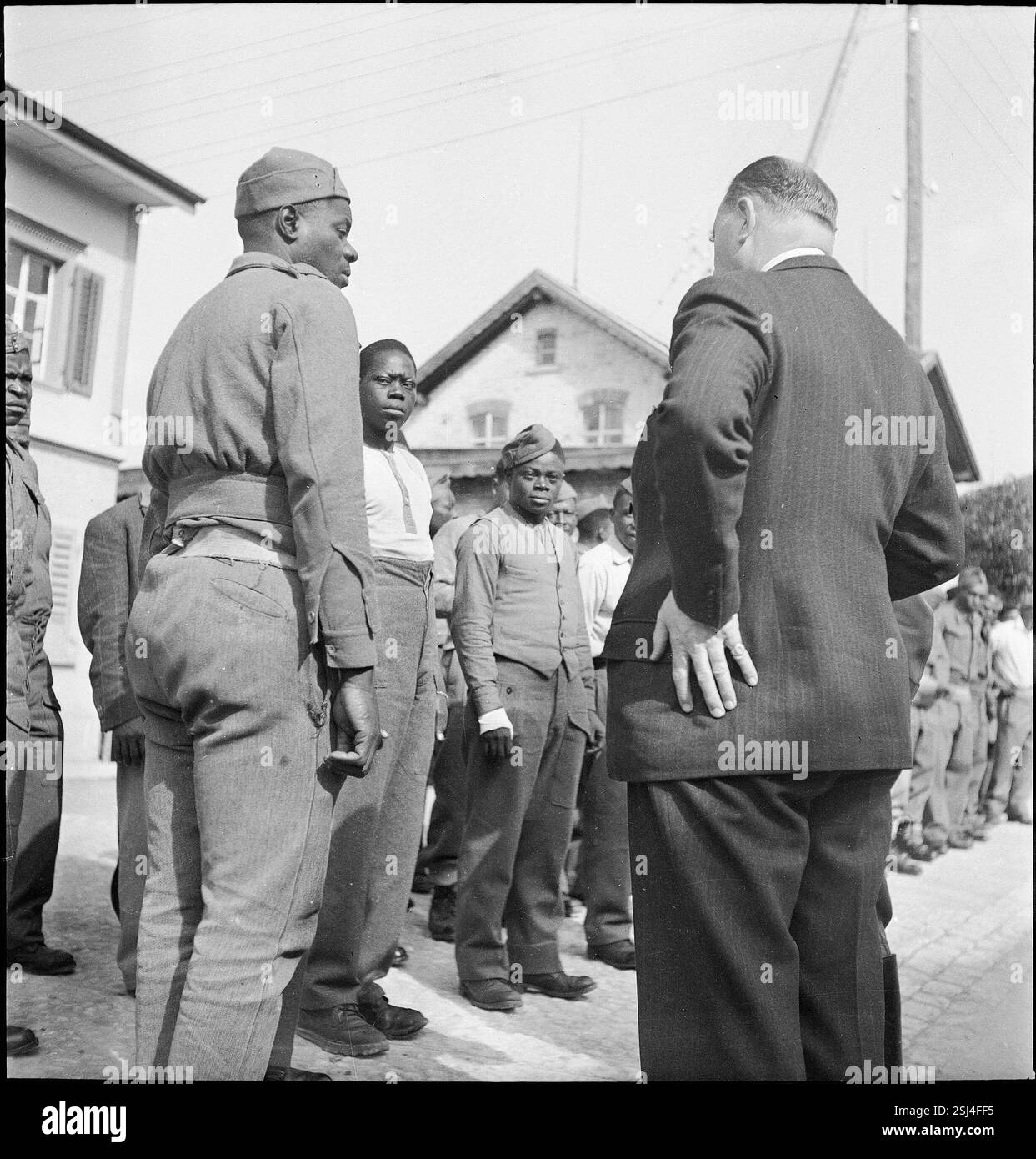 IKRK-Kommission besucht Internierungslager, 1944#Commission of the Red ...