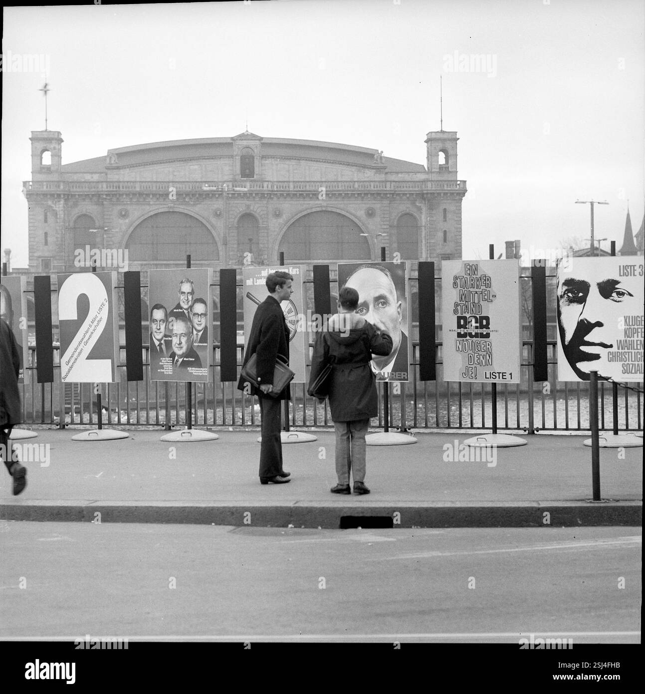 Plakate für Stapi-Wahl, 1966#Posters announcing election of mayor, 1966 ...
