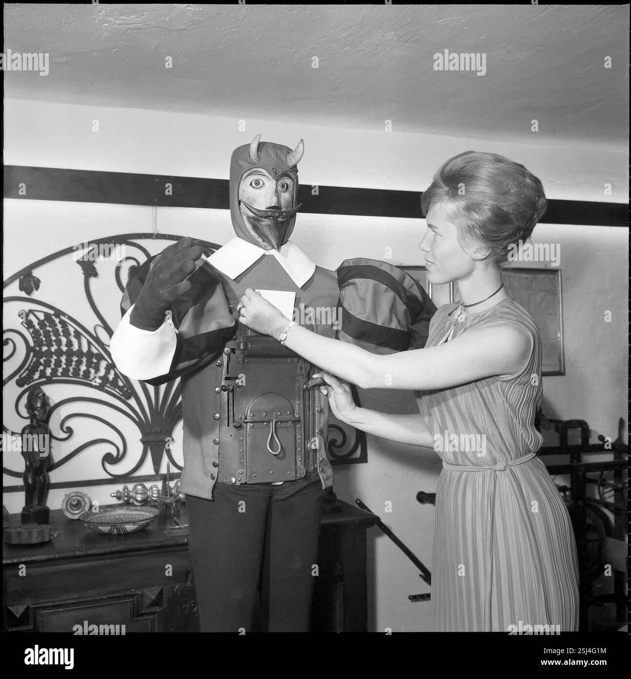 Roboter, erbaut um 1900#Robot, constructed around 1900 Stock Photo - Alamy