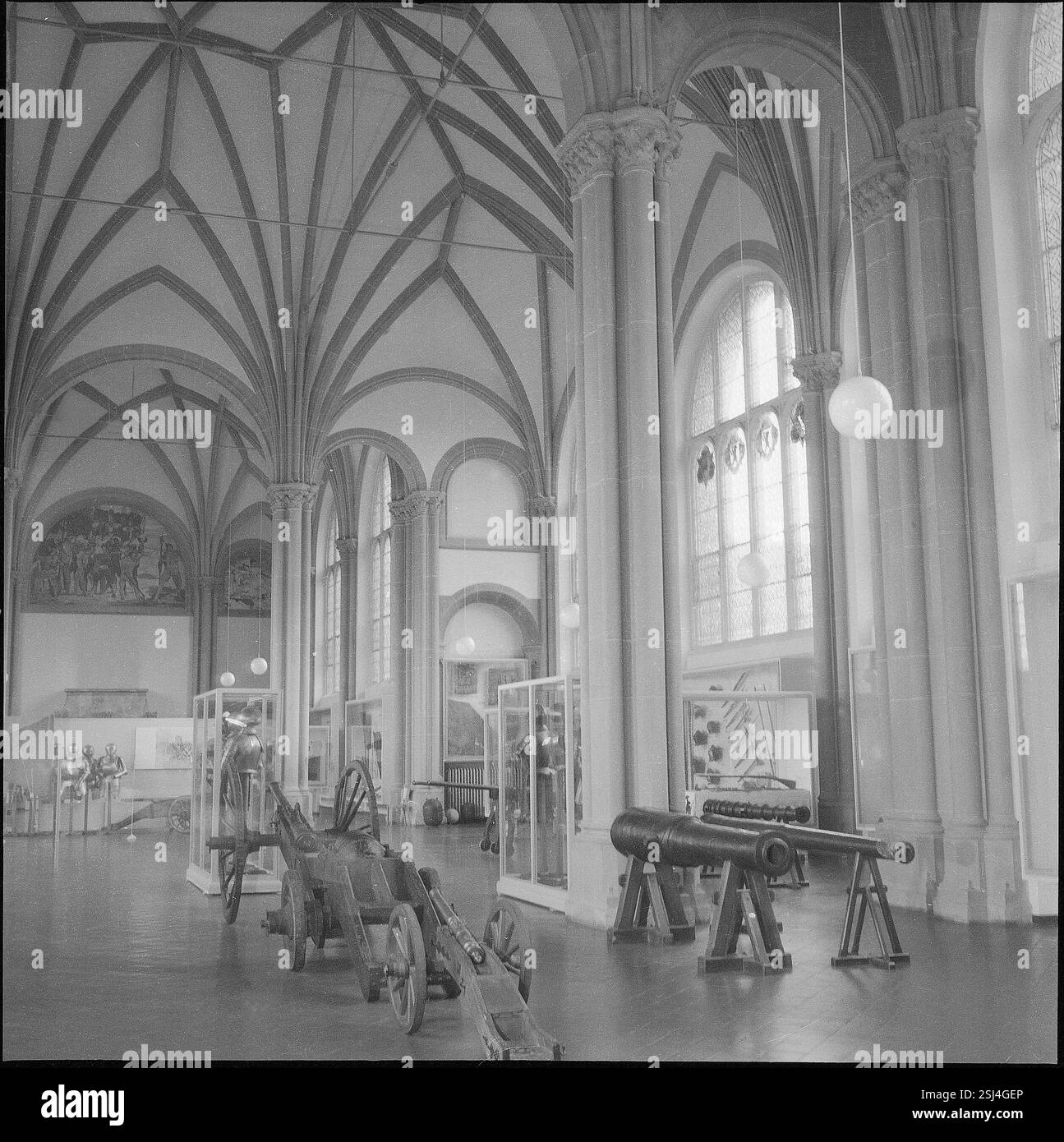 Waffensaal im Landesmuseum, Zürich 1953#Weapon hall in the national ...
